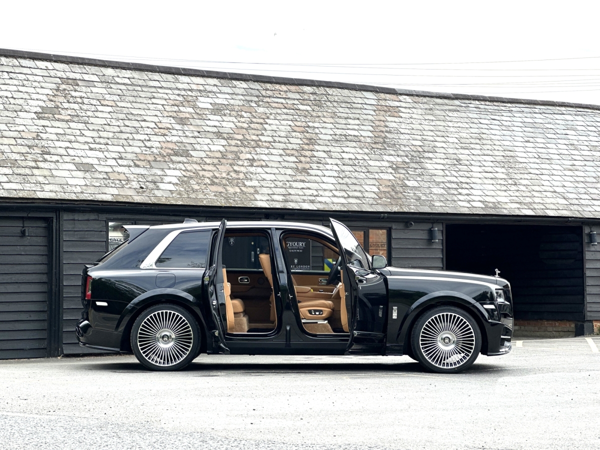 New delivery miles Rolls Royce Cullinan featuring 24" Forged Revere ...